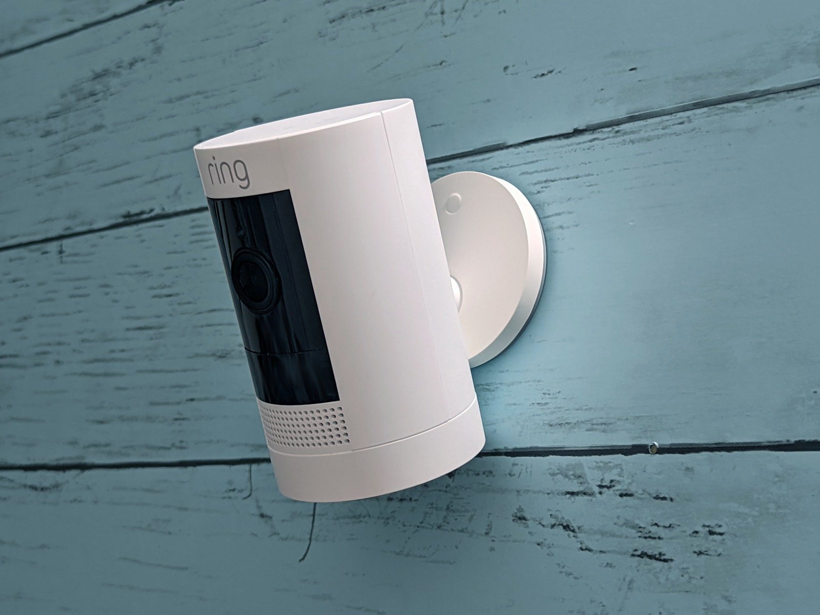 屋外設置に対応 Echo Showからも見られるネットワークカメラ「Ring Stick Up Cam Battery」を試す：山口真弘の ...