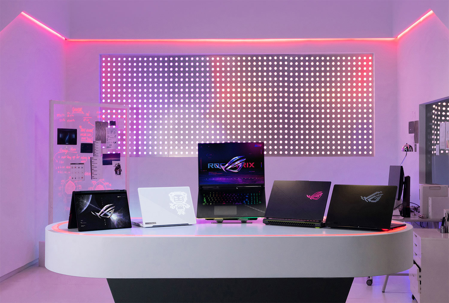 第13世代Core／RTX 40シリーズを搭載！ ASUSが「ROG」の新モデルを投入：CES 2023 - ITmedia PC USER
