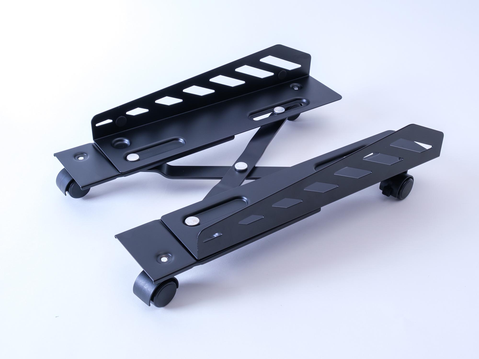 さまざまなPCケースに対応可能なデスクトップPC用キャスター付きワゴン - ITmedia PC USER