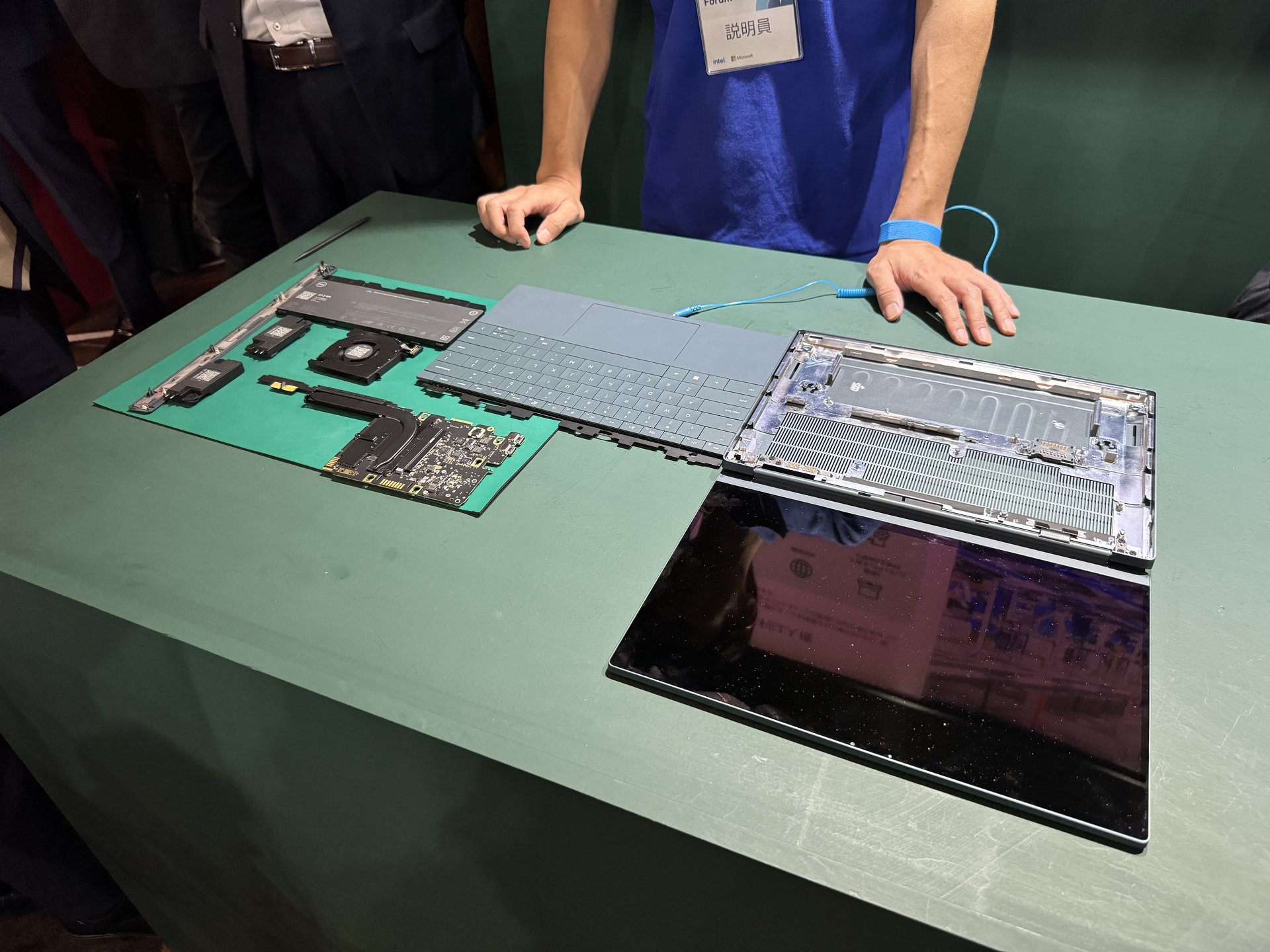 まるで“自作ノートPC”みたい デルのモジュール設計「コンセプト・ルナ」の実機分解デモを見てきた（動画あり）（1/2 ページ） - ITmedia PC USER
