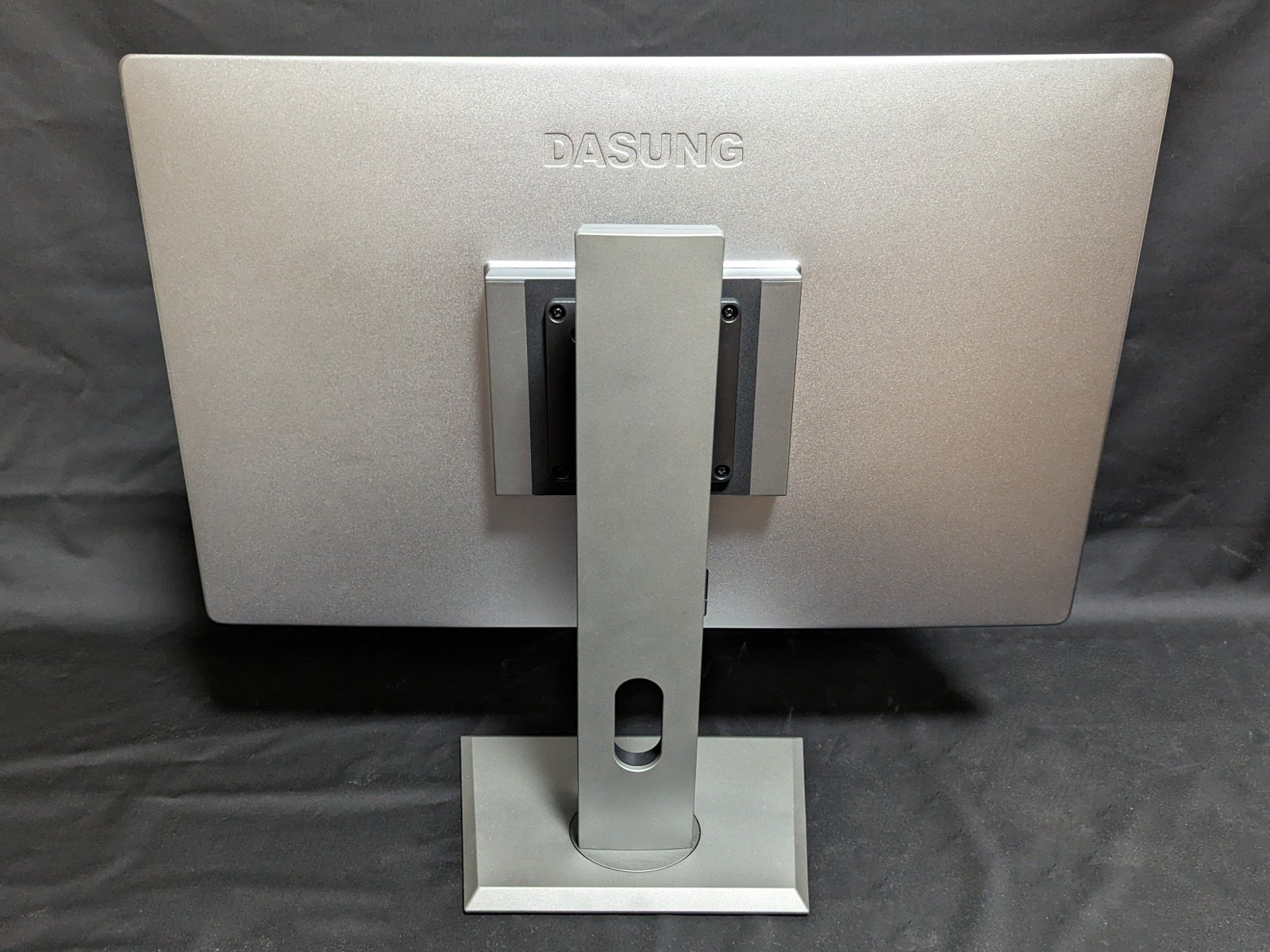 E-Inkなのに25.3型と大画面で曲面！ 目が疲れにくくデスクトップで使えるE Ink電子ペーパーディスプレイ「DASUNG253U-F」を ...