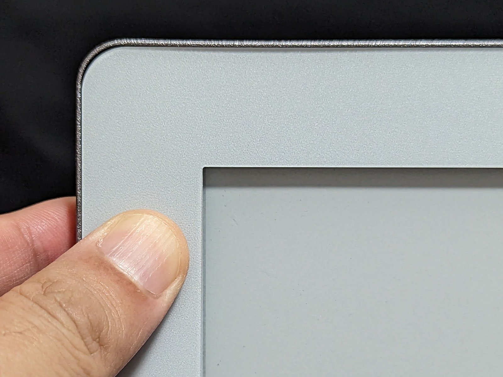 E-Inkなのに25.3型と大画面で曲面！ 目が疲れにくくデスクトップで使えるE Ink電子ペーパーディスプレイ「DASUNG253U-F」を ...