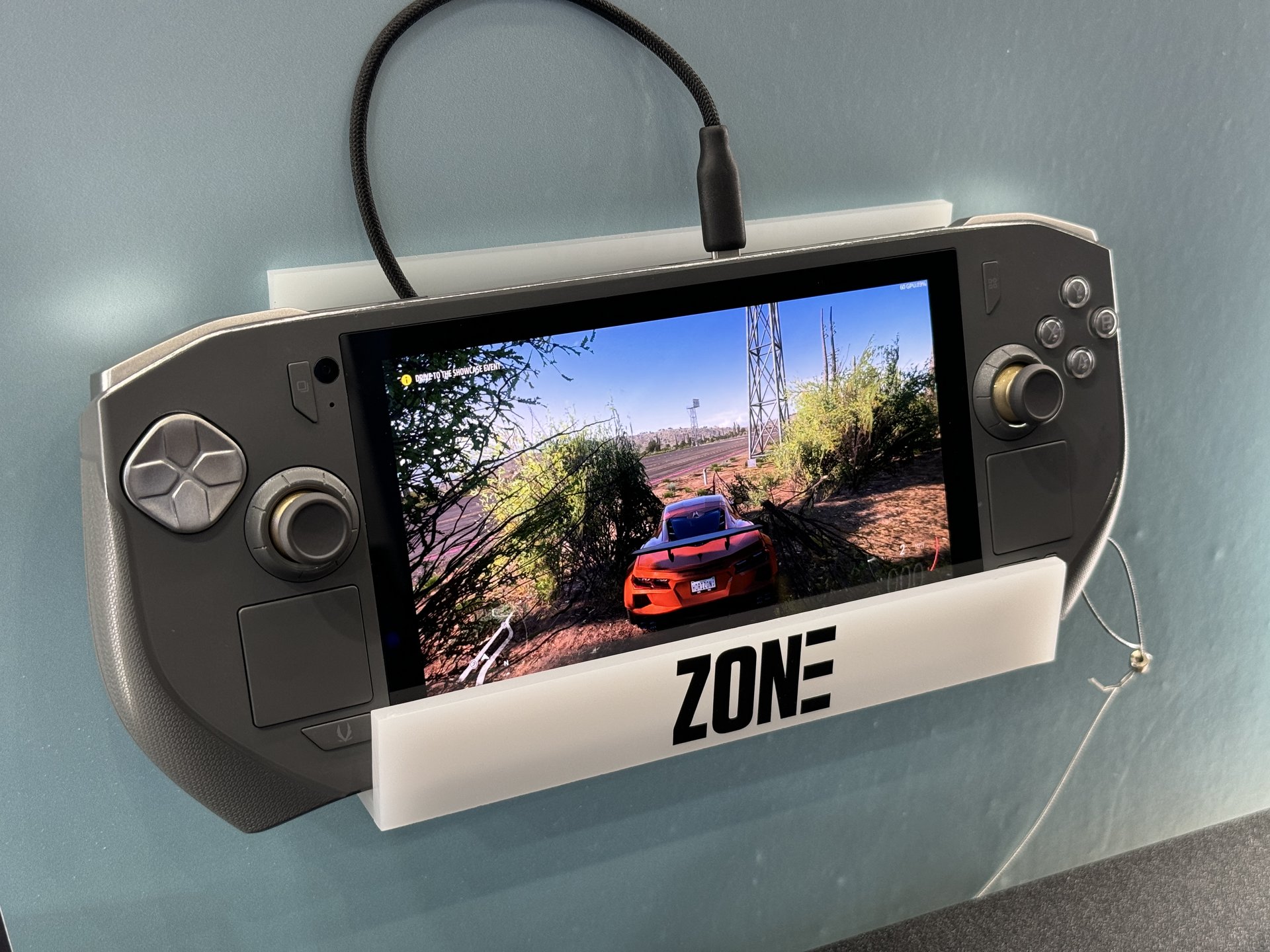 ZOTAC初参入の7型OLEDポータブルゲーミングPC「ZOTAC GAMING ZONE」が登場 開発工程のモックも披露：COMPUTEX TAIPEI 2024（1/2 ページ ...