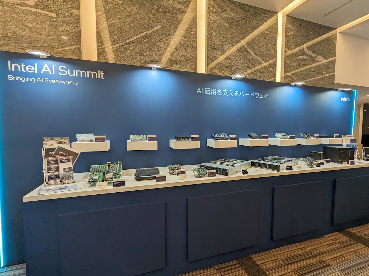「Intel AI Summit Japan」にAI PCが勢ぞろい！ 少し先のミライを見てきた (l_si7101-Intel-03.jpg) - ITmedia PC USER