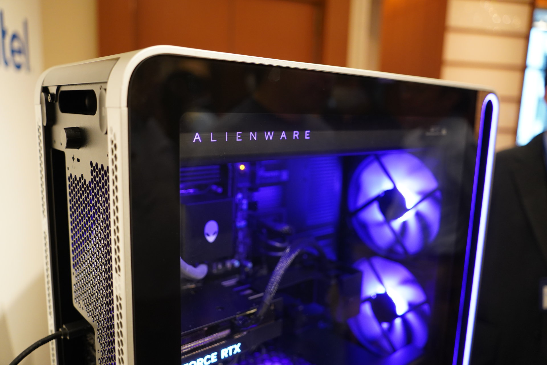 デルが約5年ぶりに復活させるAlienware“Area-51”の実機を見てきた GeForce RTX 5080搭載は約125万円に ...