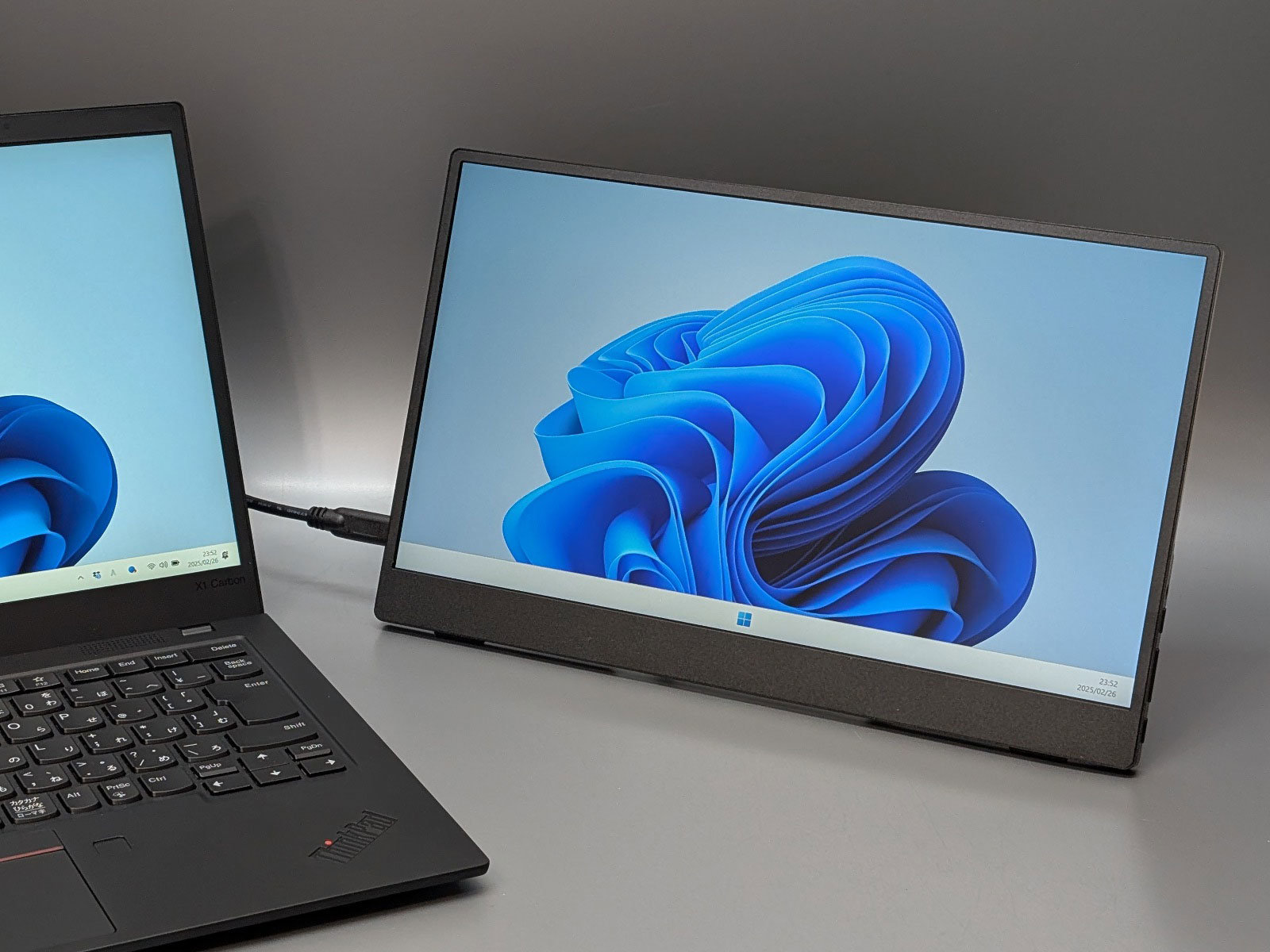 スタンド込みで500g以下！ 13.3型の激軽モバイルディスプレイ「PTF-M133A」を試す：モバイルディスプレイの道（1/3 ページ ...