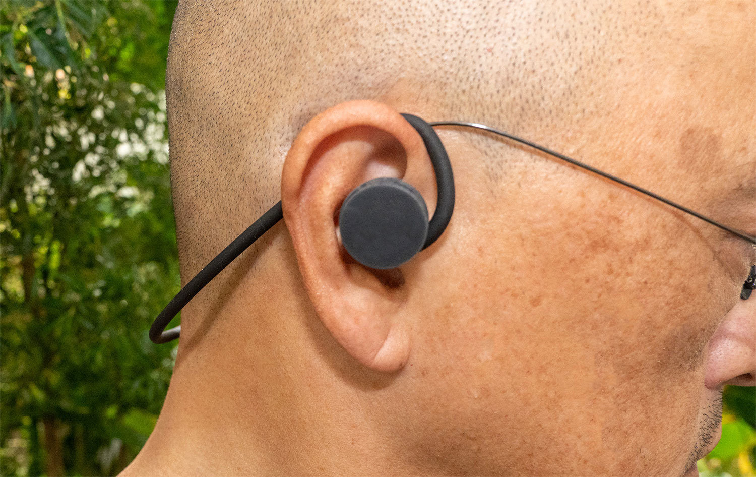 約20gと軽量で約10時間動作するネックバンド型イヤフォン「nwm GO」を試す やはり耳をふさがないのは快適！：イヤフォン／ヘッドフォン ナビ（2/2 ページ） - ITmedia PC USER