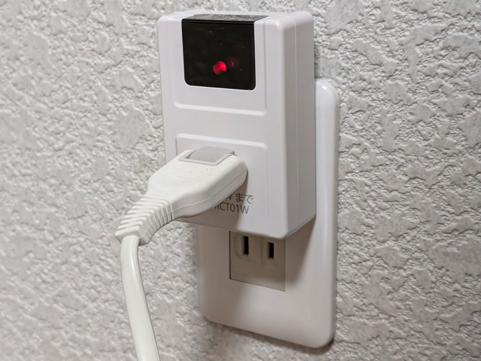 赤外線リモコンで家電製品をオン／オフできるオーム電機のリモートプラグ新モデル「OCR-RCT01W」を試してみた：山口真弘のスマートスピーカー暮らし（1/3 ページ） - ITmedia PC ...