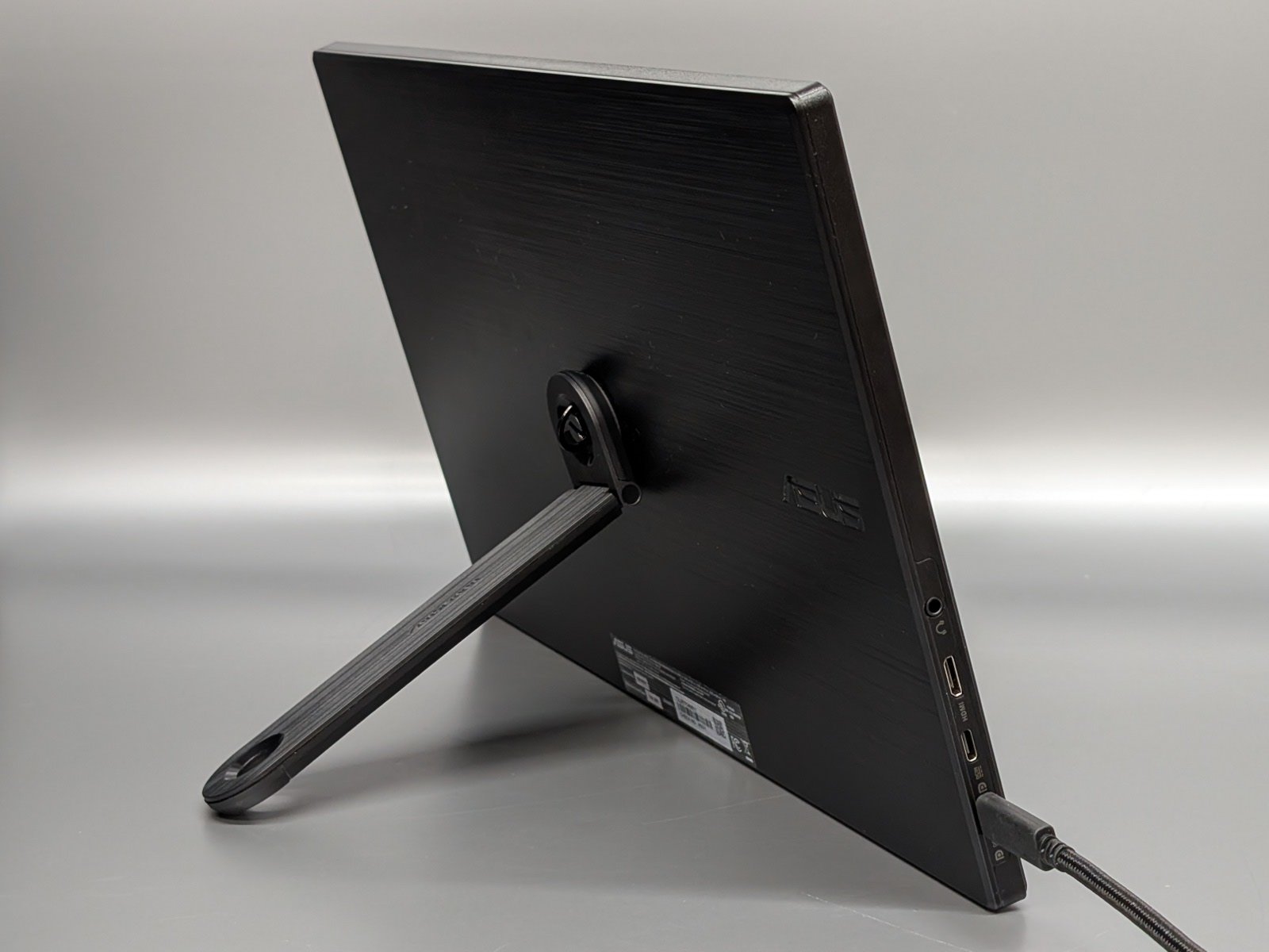 実売2万円前後と格安ながら長期保証が付属！ ASUS JAPANの15.6型ディスプレイ「ZenScreen MB169CK」を試す (l ...