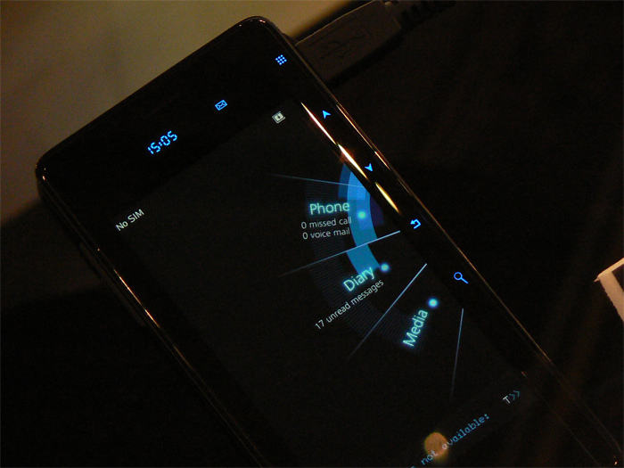 ACCESSとEmblaze Mobile、携帯向けプラットフォーム「ELSE INTUITION」発表：片手操作にこだわったUIを提案 ...