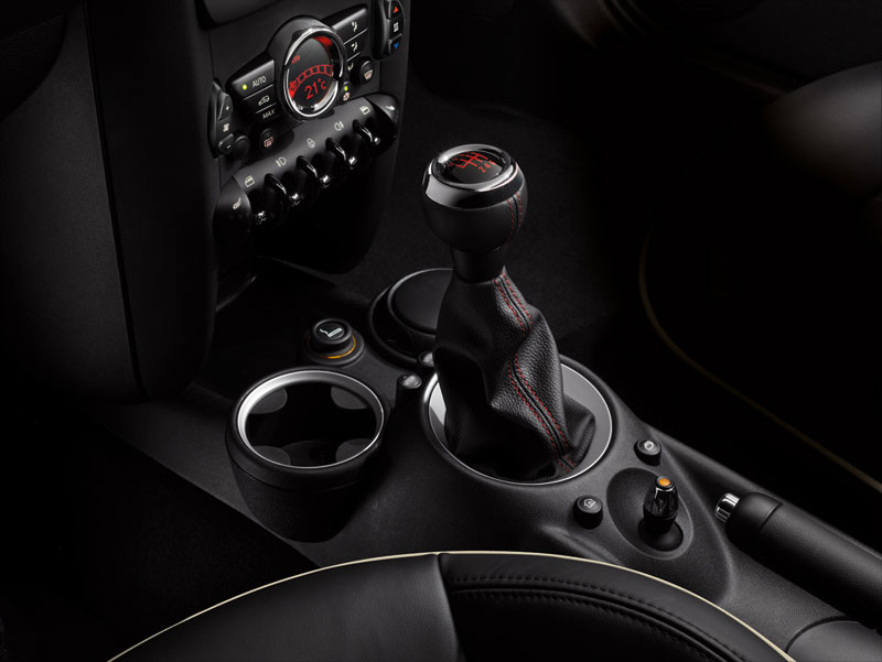 MINI Cooperをスポーティに演出する「JCW SPORTSパッケージ」（1/2 ページ） - ITmedia ビジネスオンライン